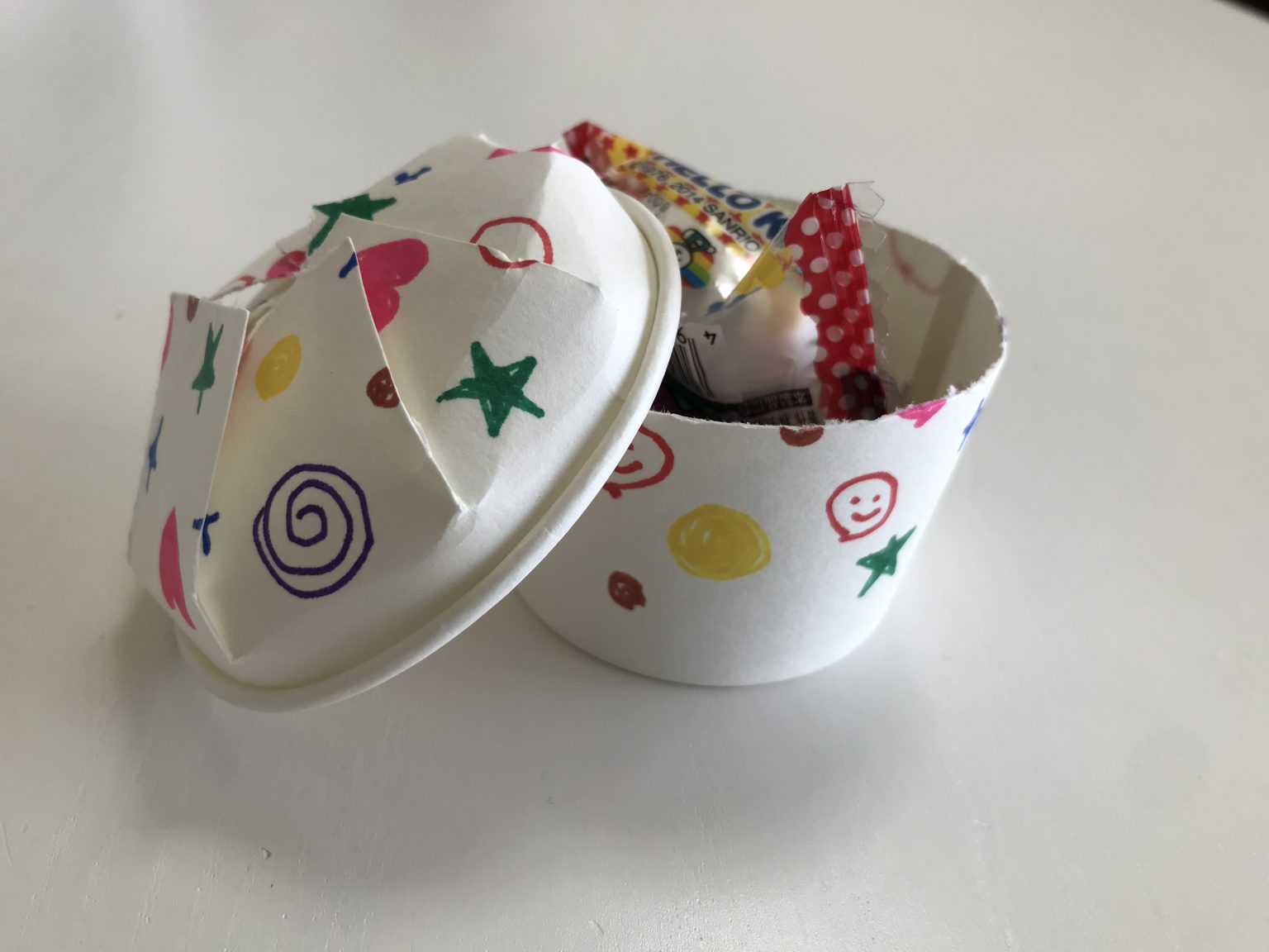 小学生でも簡単に作れる！紙コップ工作で小物入れ